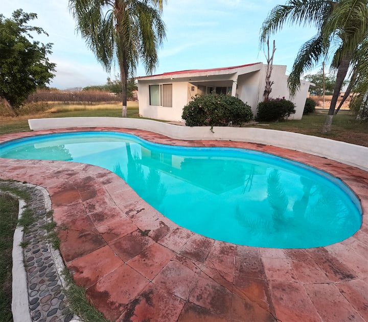 La Casita Aeródromo Teques, Alberca. Ac - Tequesquitengo