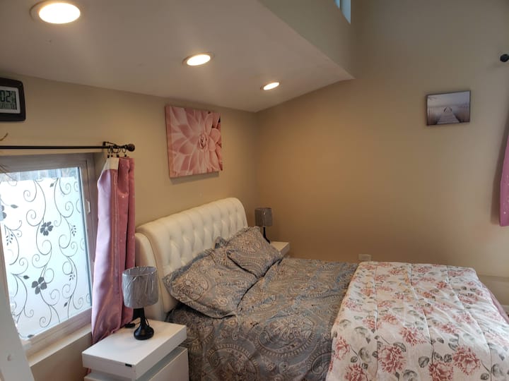 Charming Updated Guest House - Tinley Park, IL