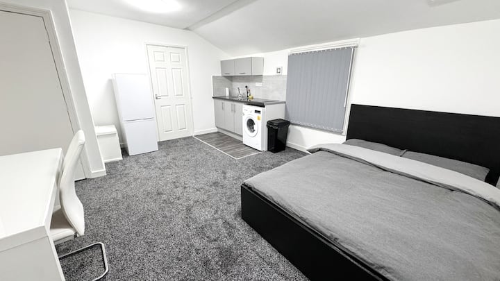 Studio 15 Mins From City Centre - Wirral