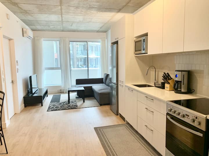 Modern Apartment Near Yul Airport - Montreal