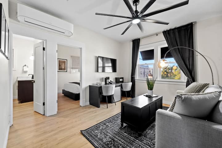 Luxury Queen Suite | Little Italy, San Diego - San Diego, CA