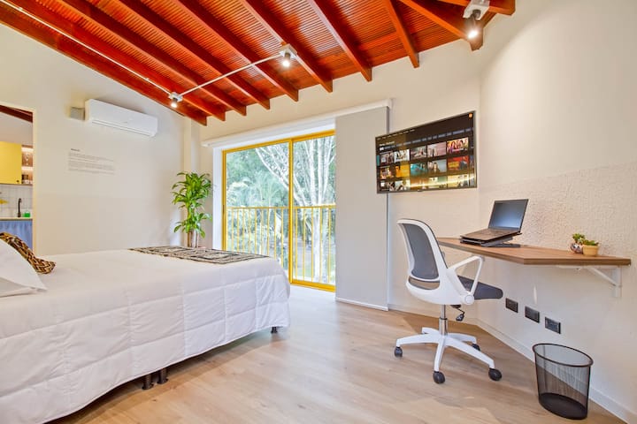 New Designed Apt With A/c+green Views - Medellín