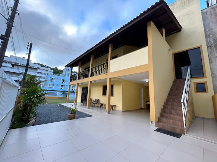 Casa C/6 Quartos/ar A 400m Da Praia De Bombas - Bombinhas