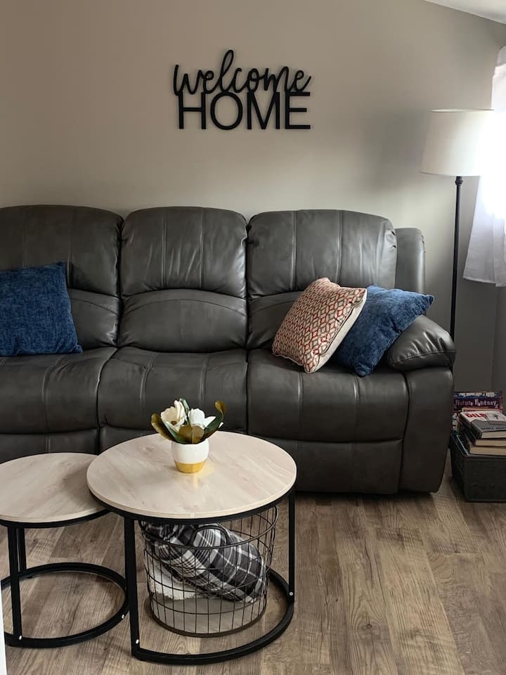 Spacious Newly Renovated Apt. Conveniently Located - 馬其頓