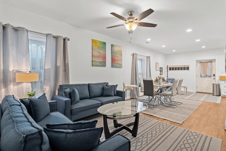 Modern English Apt, Open Concept & Free Parking - Marymount University, Arlington