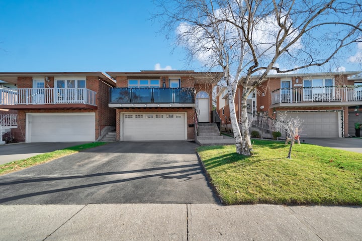 Bright Spacious Private Suite - Burlington