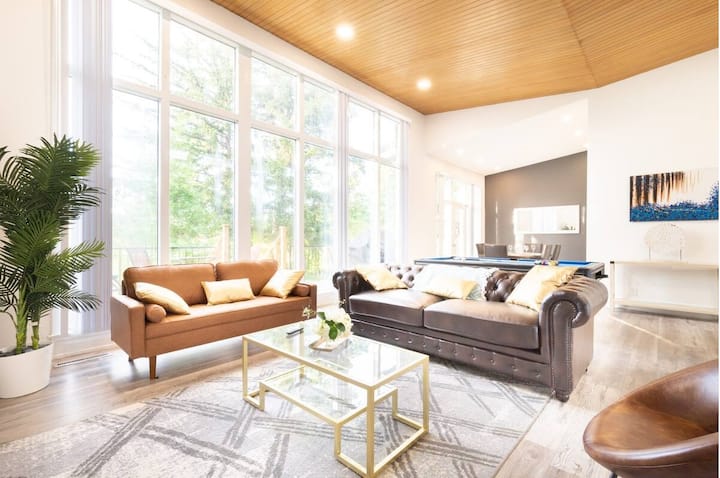 Spacious Open Concept Home - Ontario