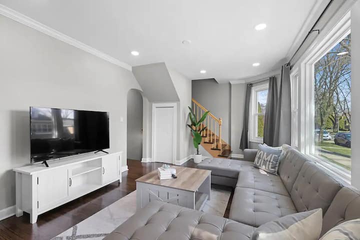 Bungalow W/ Game Room | Lcp Collection - Evanston