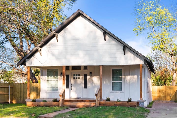New! Charming 2-bedroom Home Minutes To Downtown - Waco, TX