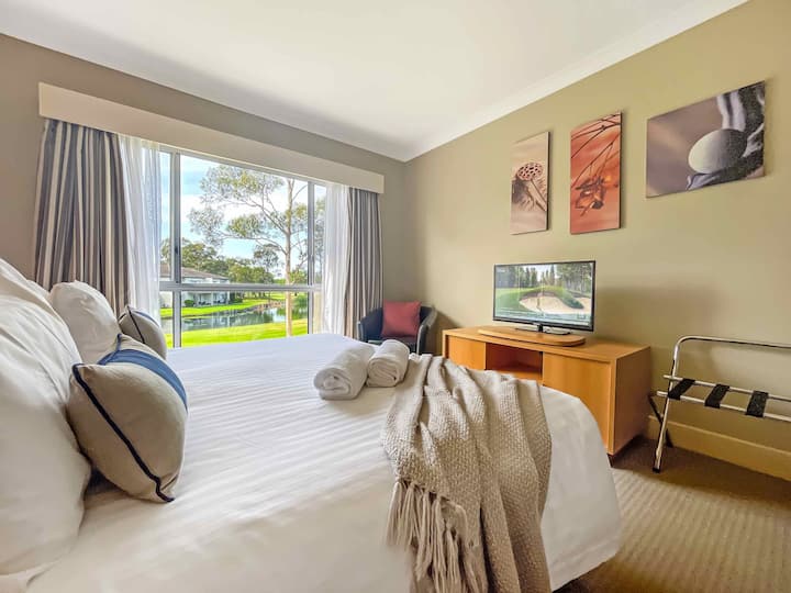 Villa Lago - At Rydges Resort - Cessnock
