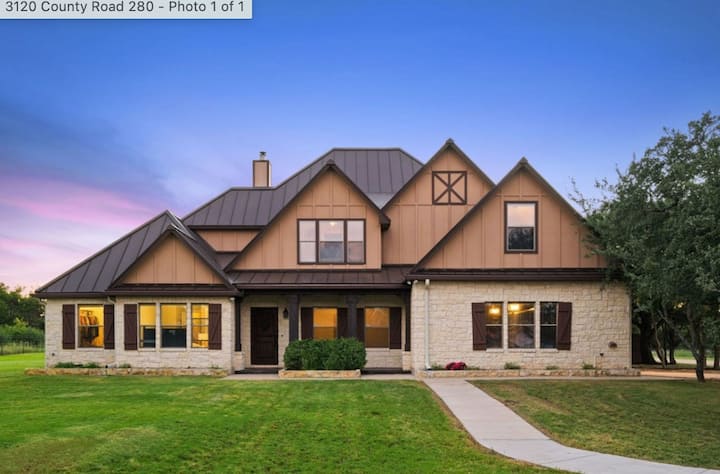 Great For Football Or F1 Weekend - Leander, TX
