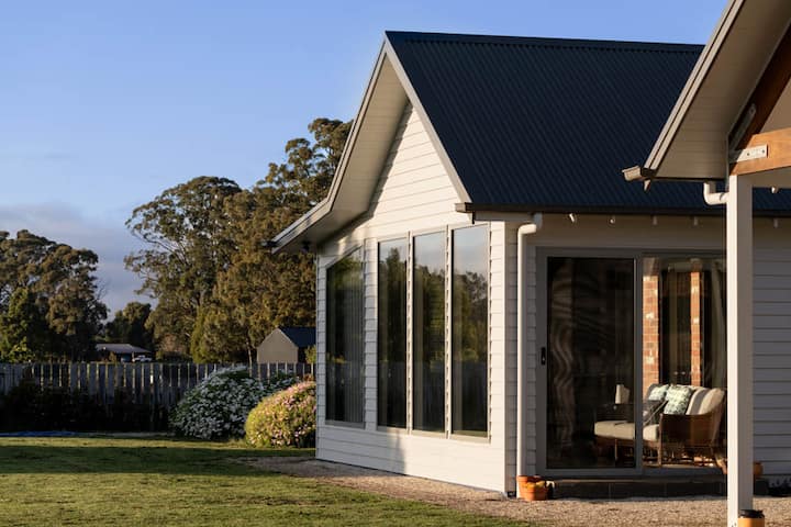 Couples Farm Retreat With Forest Views - Trentham