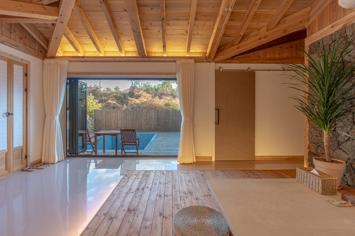 Jeju Aewol Pool Villa Jacuzzi Opens 6.15 - Jeju-si