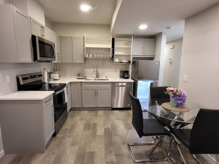 Modern 1 Bed Urban Retreat - Calgary