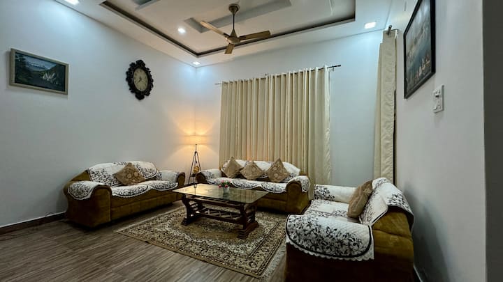 Peaceful White House - Amritsar