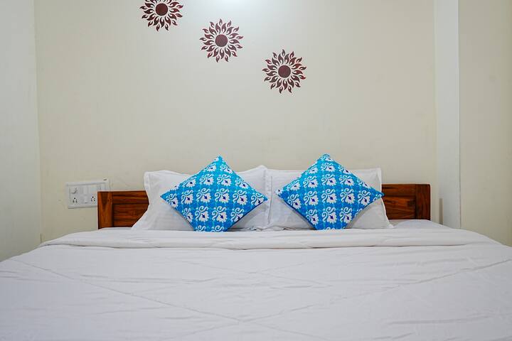 Contact the host directly - The Beach Way Hotel Deluxe Room