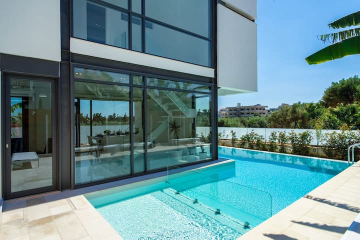 Futuristic Villa, 7 Bd, 2 Pools, 500m From Beach! - Ханья