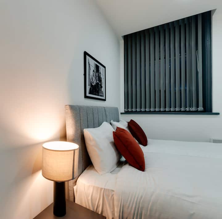 Two Bedroom Apartment, City Centre 6 - Wirral