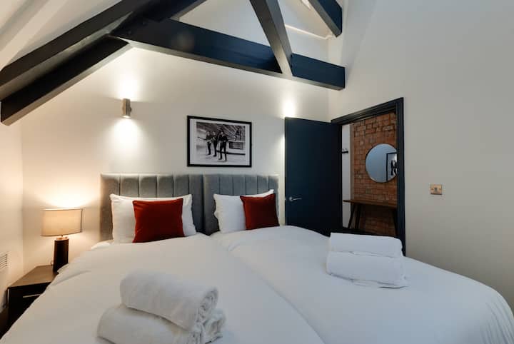 Two Bedroom City Center, Spacious Apartment 7 - Wirral