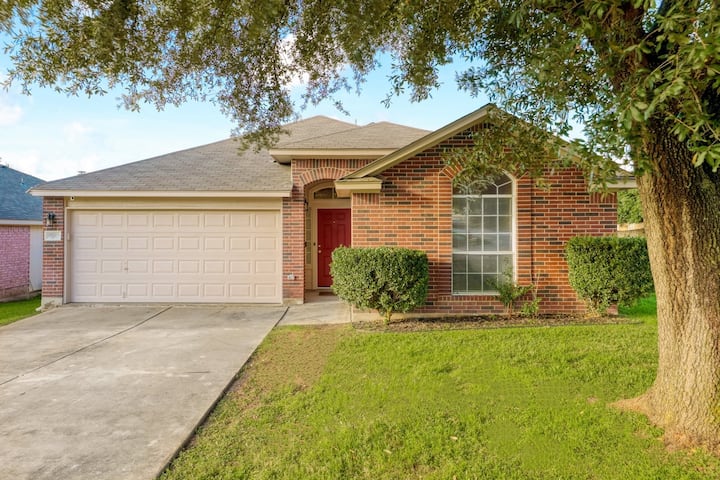 Beautiful Family Home Near Dell Hq - 3 Bed/2 Bath - Round Rock, TX