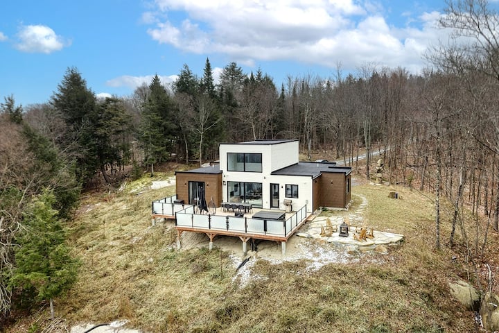 Assiniboine Chalet: Mountain Views With Hot Tub - Mont-Tremblant
