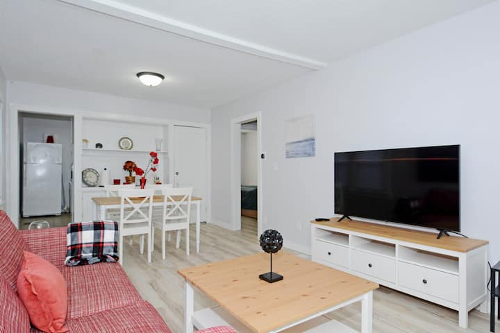 Close & Comfortable Home - Saint Paul, MN