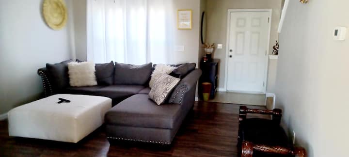 Spacious Master Bedroom Hosted By Tracey - Winston-Salem, NC