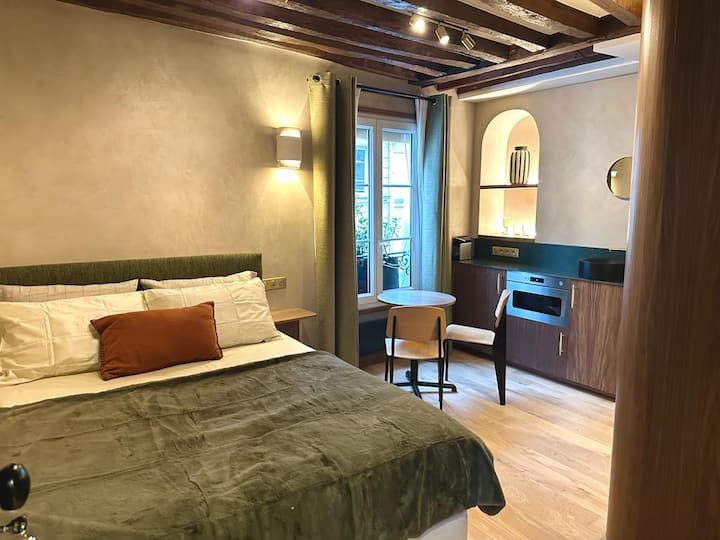 Petit Bijou Au Coeur Du Sentier - Paris