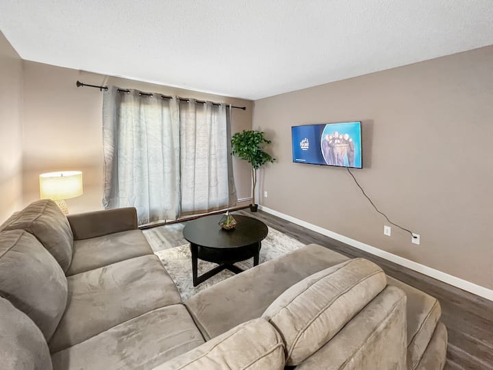 5 Mins To Rogers Arena-cozy Private Suite Downtown - Edmonton