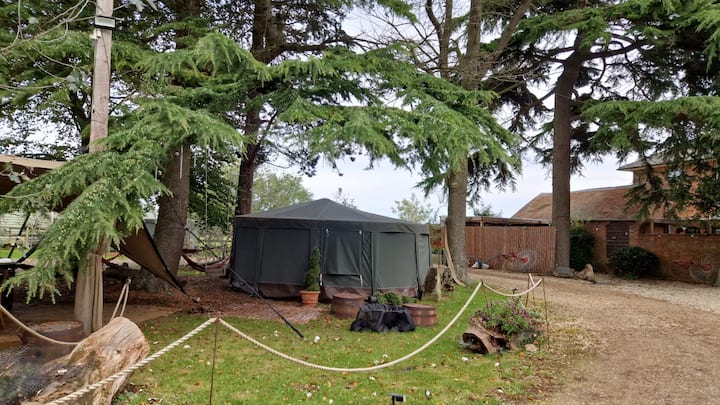 Treetops Yurt, Sleeps 2-4 - Tewkesbury