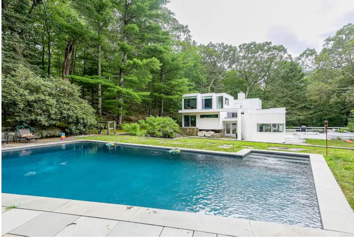 Secluded Modern Getaway-seasonal Heated Pool - New Canaan, CT
