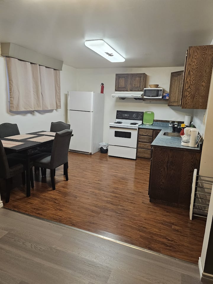 Private 2 Bed Suite Walking Distance To Hospital - Prince George