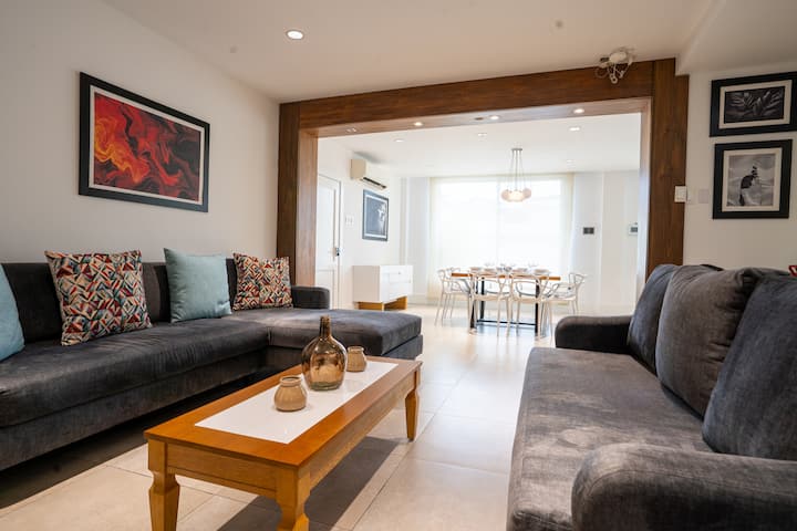 101 Apartamento Priv Para 7 / Parqueo / San Marino - Guayaquil