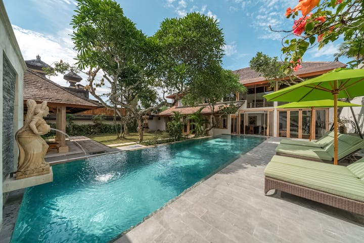 Luxe Balinese Escape: 4br Villa In Seminyak - Seminyak