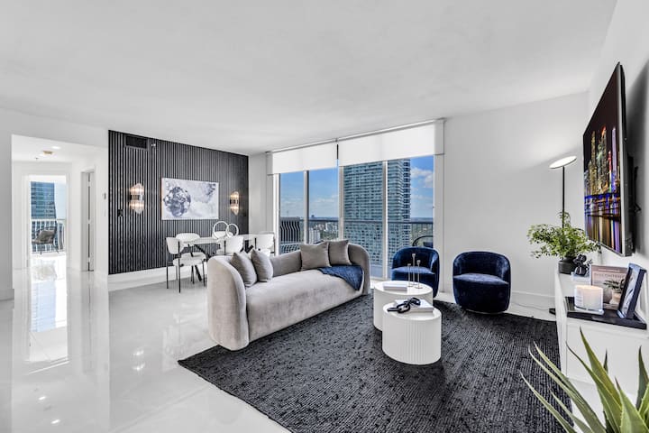 Luxe Brickell Gem W/ Huge Balcony & Ocean Views - Miami, FL