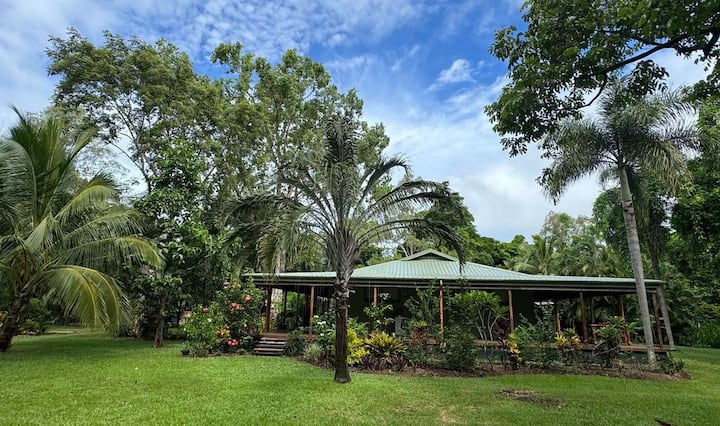 Deluxe Room @ Paperbark (W/ Home-cooked Breakfast) - Cooktown