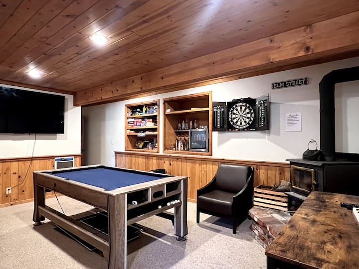 Enchanted Timber Escape W/ Pool Table - Pine Mountain Club, California