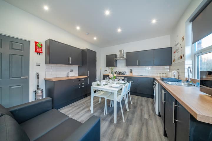 Cozy Double Room In Burley Shared House - Leeds