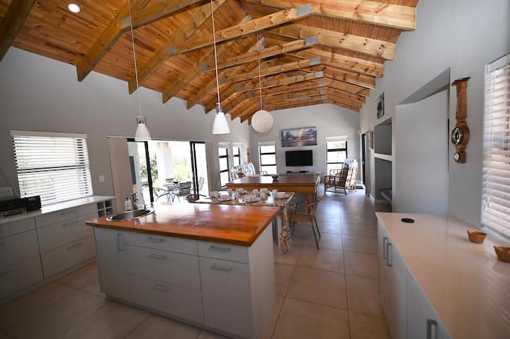 Golfers' Haven: 3br Retreat W. Views & Solar Power - 蘭戈班