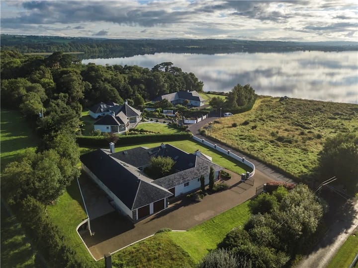 Luxury Home With Lake Views - Killarney