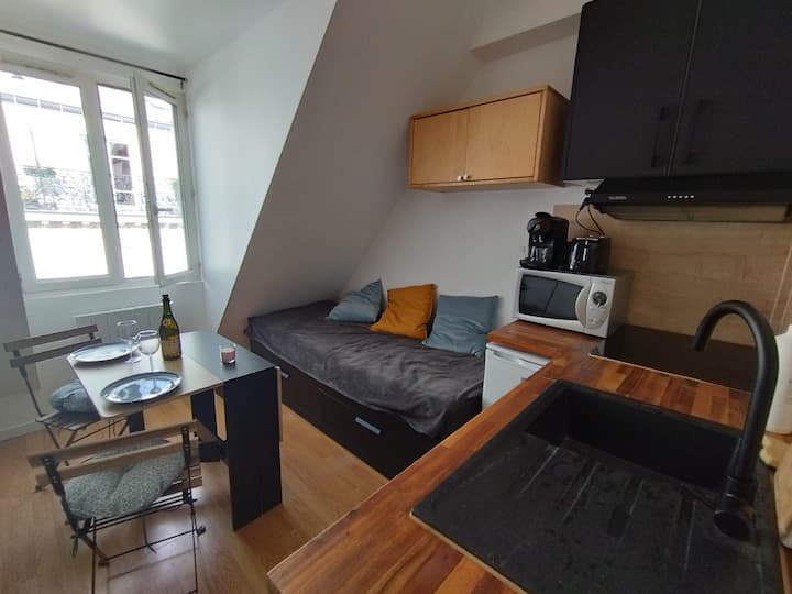 Small Cosy Studio In Batignolles - Paris
