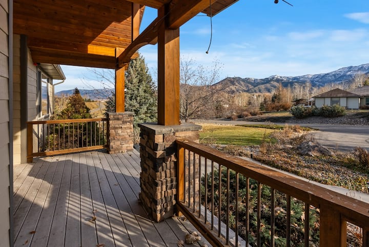 Whole Home Year Round Bozeman Retreat With Hot Tub - Bozeman, MT