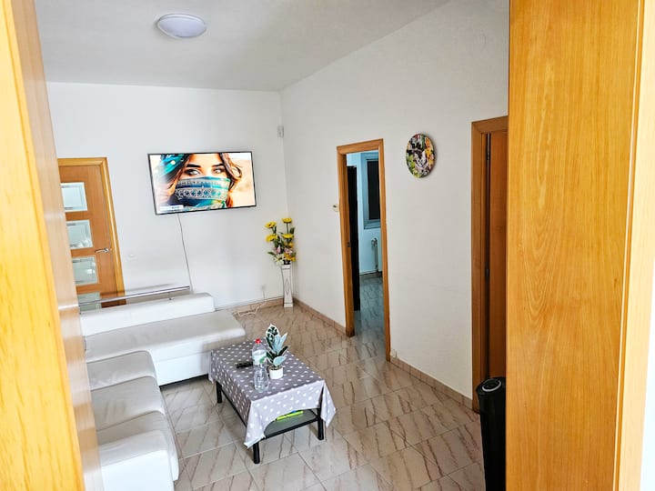 3 Bedroom Apartment In Barcelona - Badalona