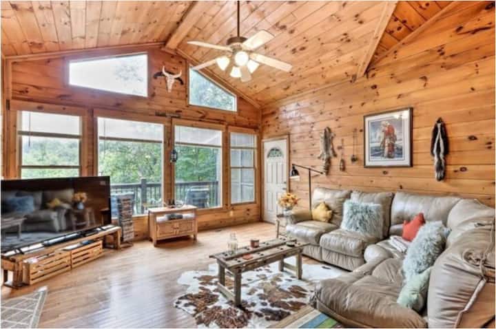 Katahdin Cabin Tranquil Inside Hot Tub! - Blue Ridge, GA