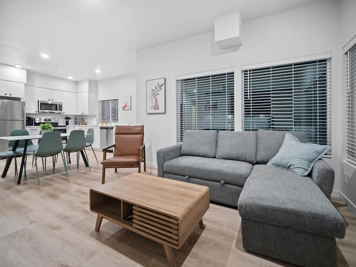 Contemporary 2br/2ba Residence - Spokane, WA