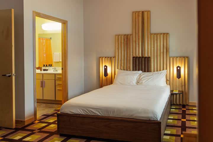 Frank Lloyd Wright Inspired 1 Br/1 Ba #210 - Madison, WI