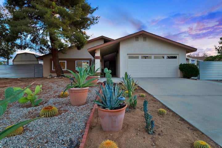 The Delano House W/hot Tub - Yucca Valley, CA