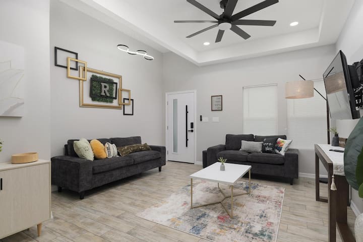 Ibiza Stays/duplex - Brownsville, TX