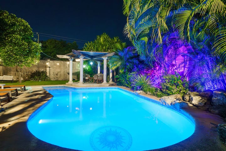 5 Bedrooms - Private Pool - 10,000sqft - Cancún
