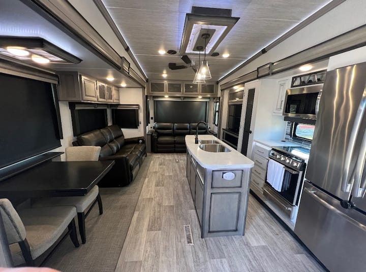 Spacious Montana Rv Experience - Islamorada, FL